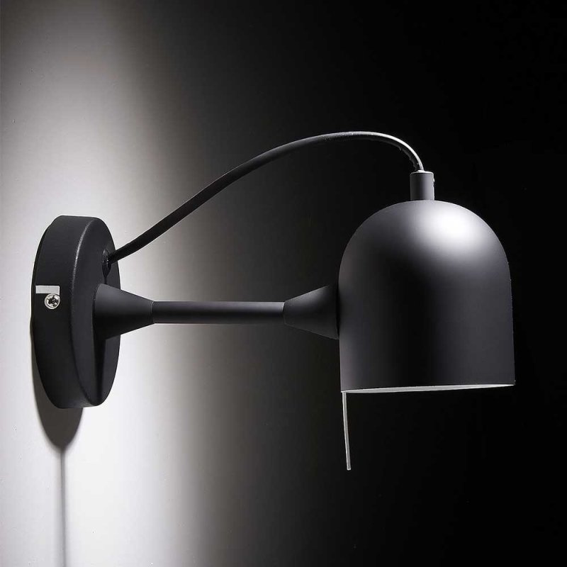Schwarze Wandleuchte aus Metall in modernem Design - Gosy